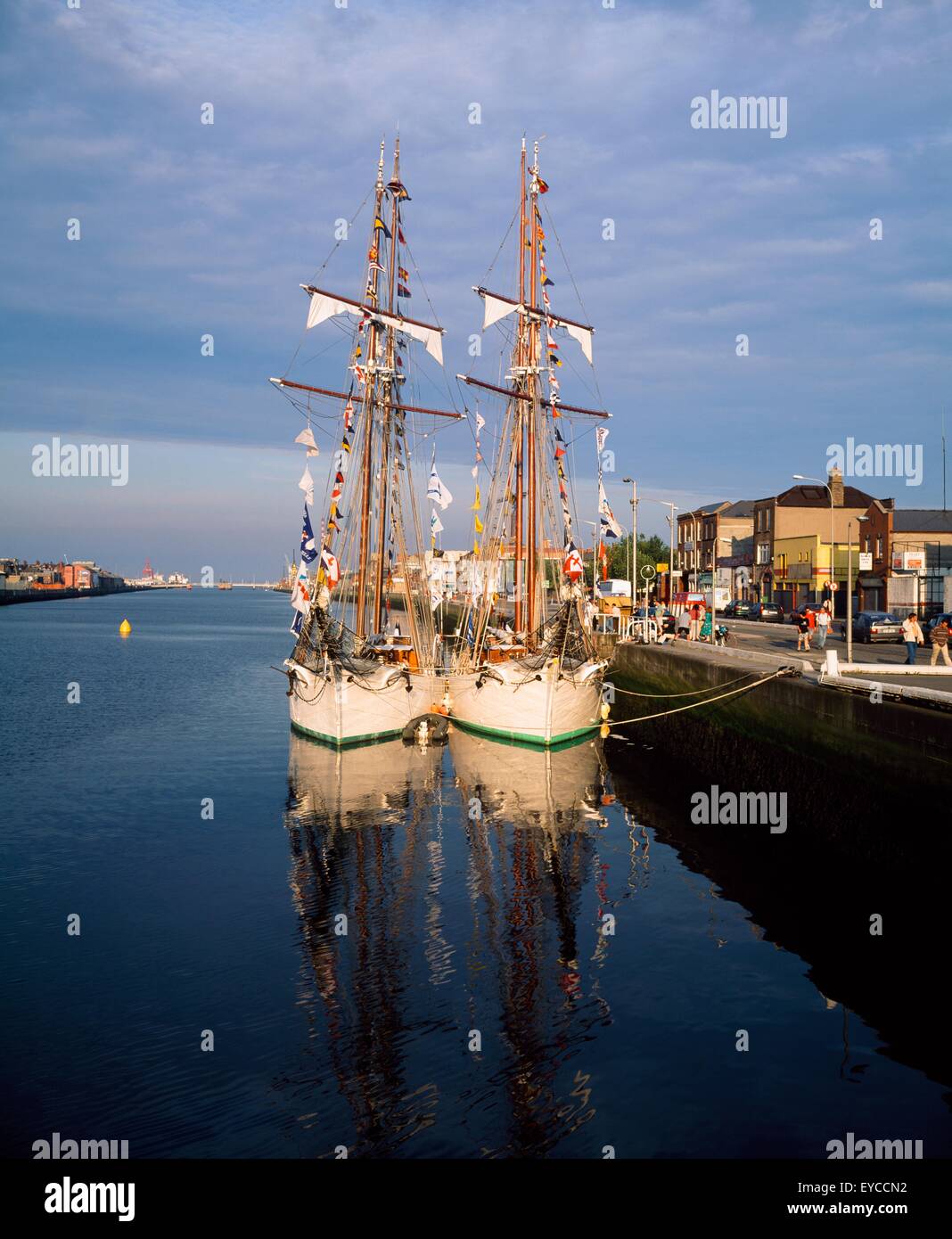 Sailing ships dock hi-res stock photography and images - Alamy