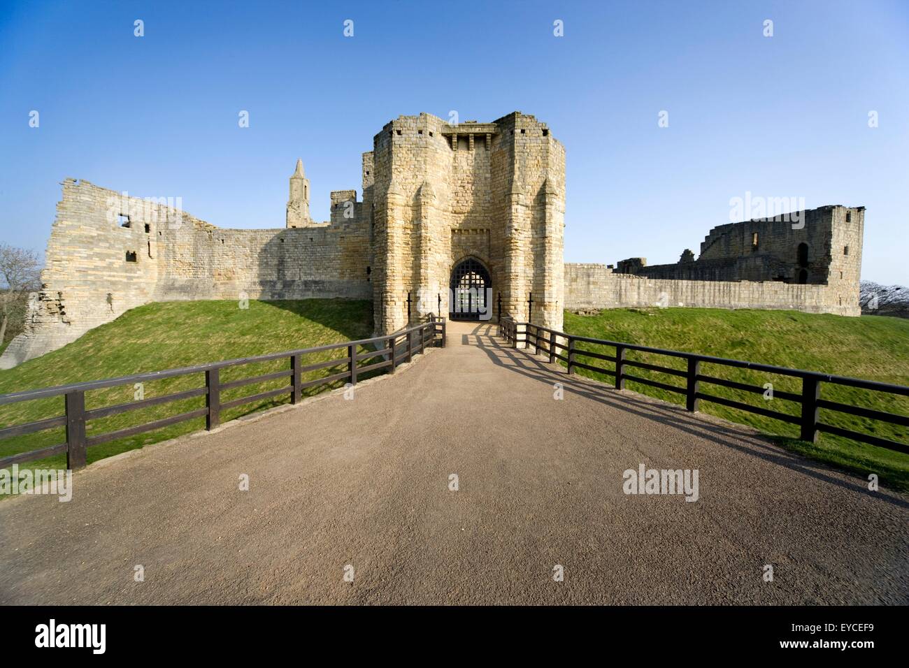 A Stone Building With Bridge And Gate Stock Photo - Alamy