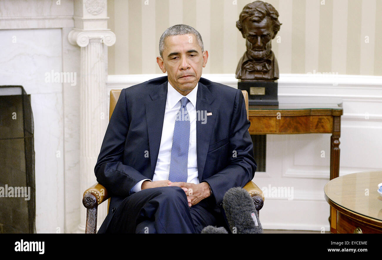 United States President Barack Obama makes a statement in the Oval ...