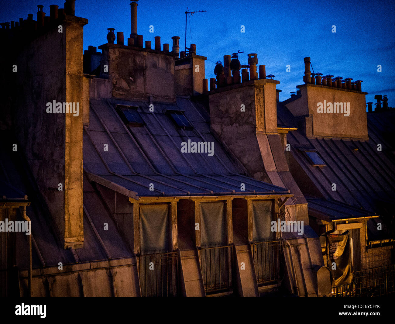 Parisien roof tops hi-res stock photography and images - Alamy