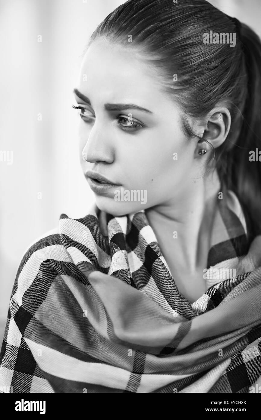 Pretty girls face side view hi-res stock photography and images - Alamy