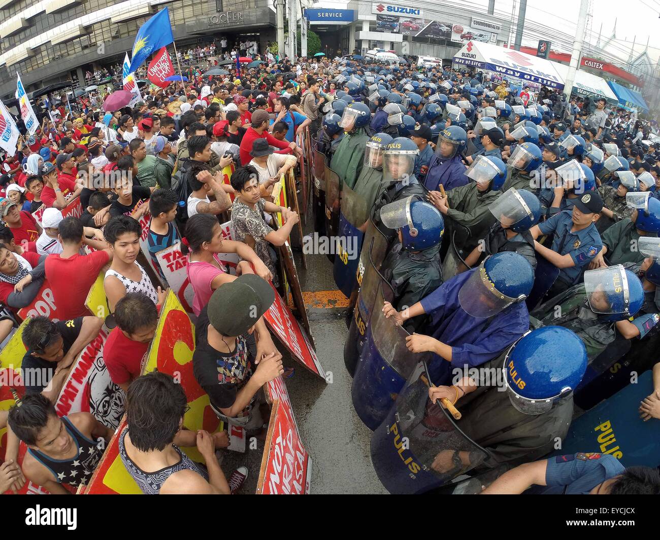 Quezon City, Philippines. 27th July, 2015. Policemen block activists ...