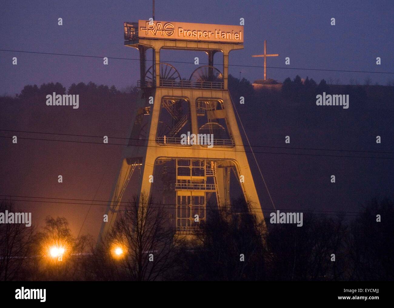 Death pit hi-res stock photography and images - Alamy