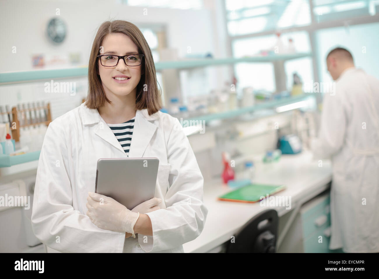 Women scientist hi-res stock photography and images - Alamy