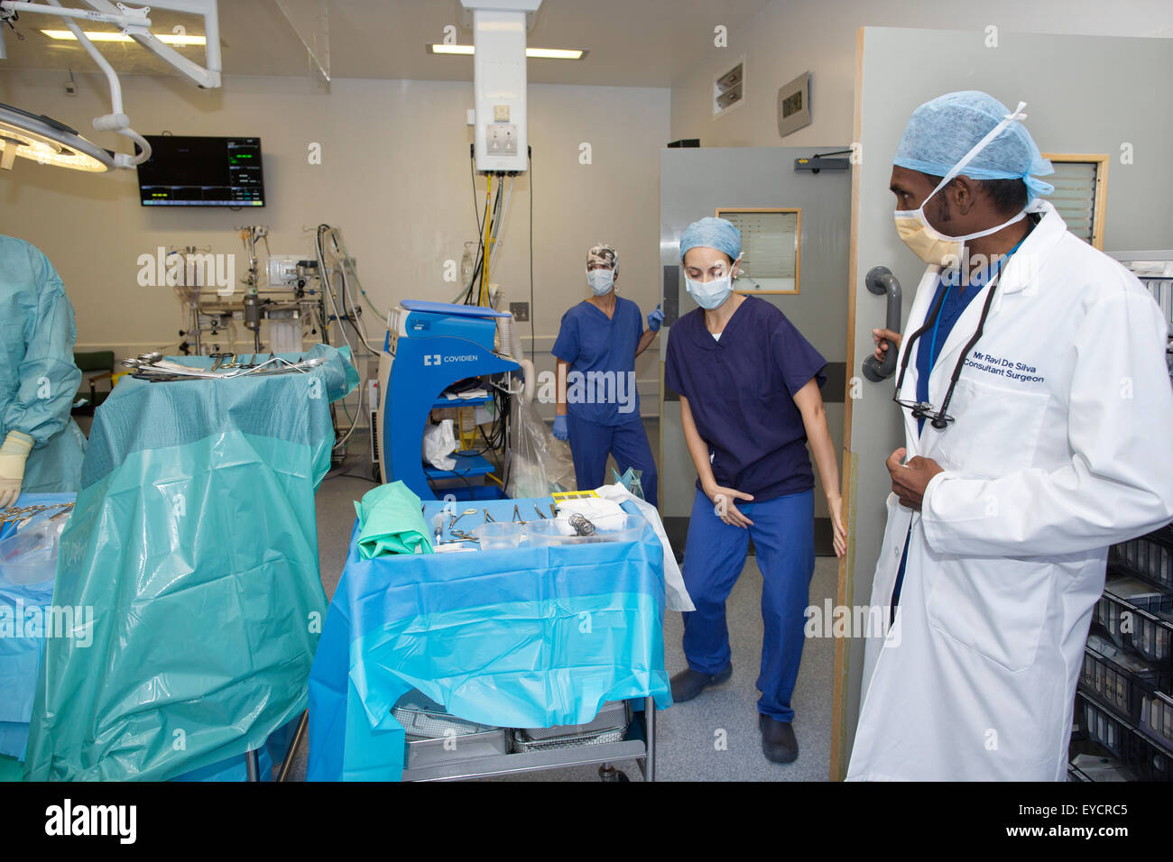Cardiothoracic surgeons in the operating theatre at Papworth Hospital ...