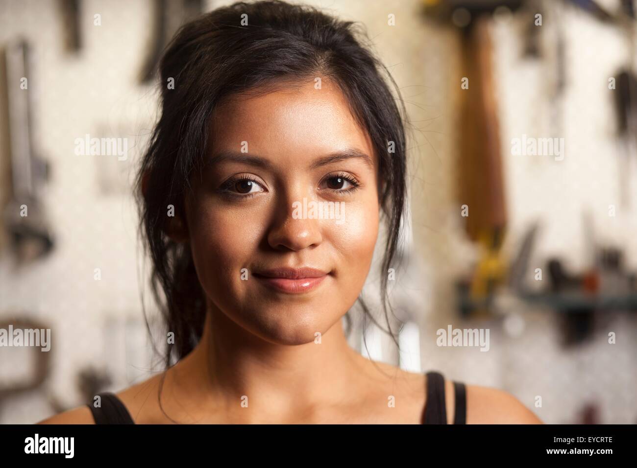 Portrait of female mechanic in workshop Stock Photo - Alamy