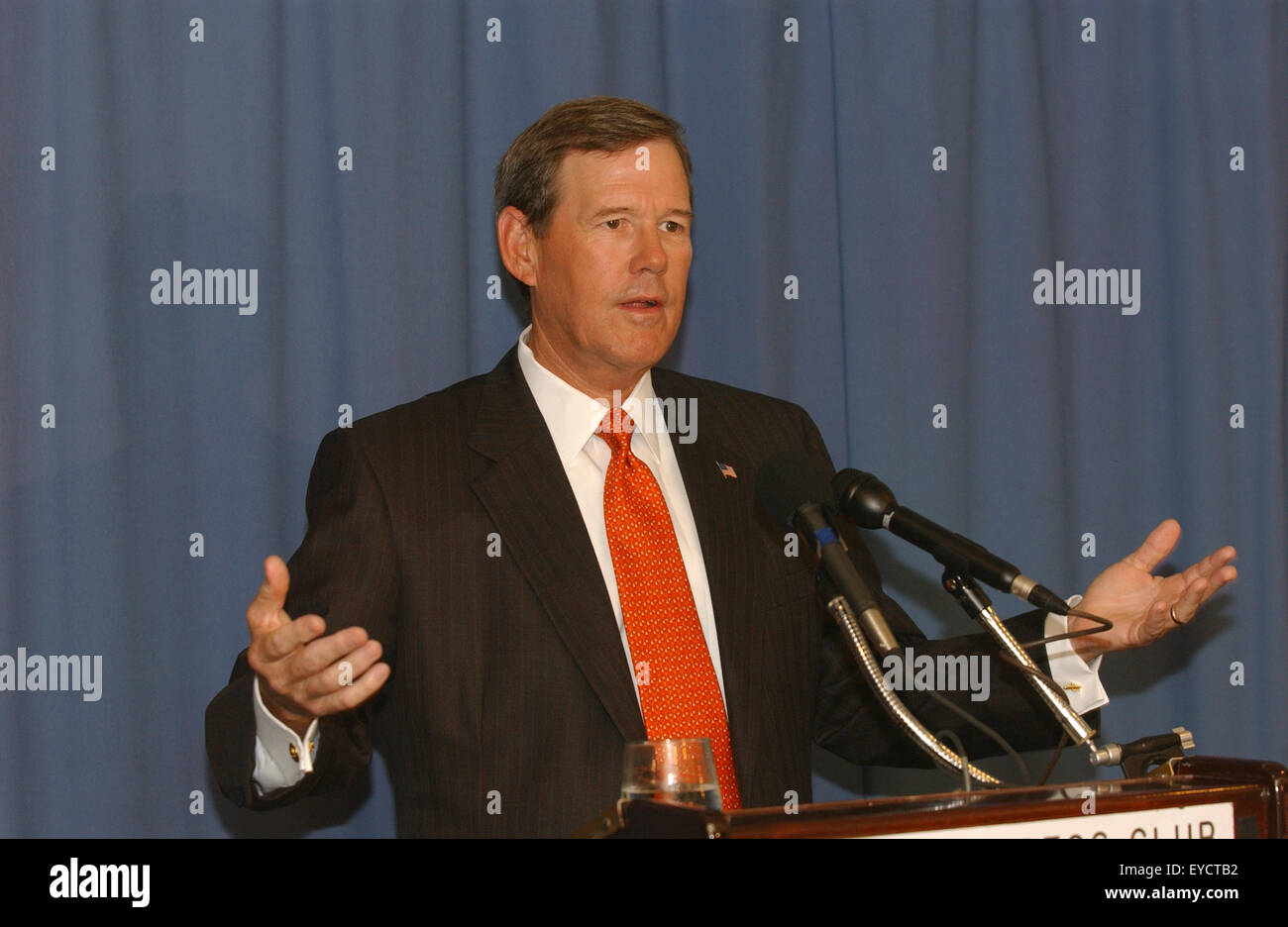 Federal express ceo douglas duncan politician hi-res stock photography ...