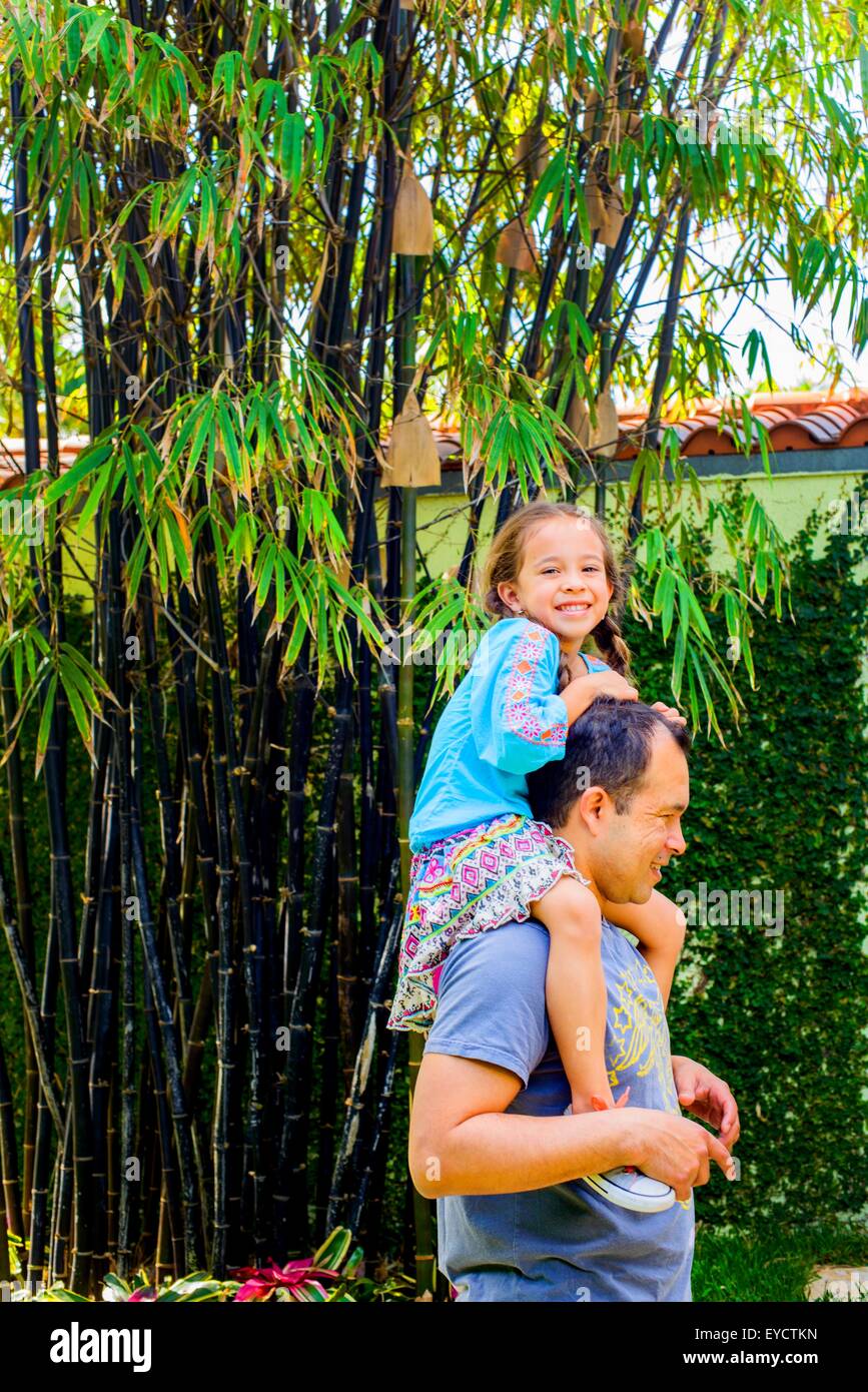 Shoulder carry hi-res stock photography and images - Alamy