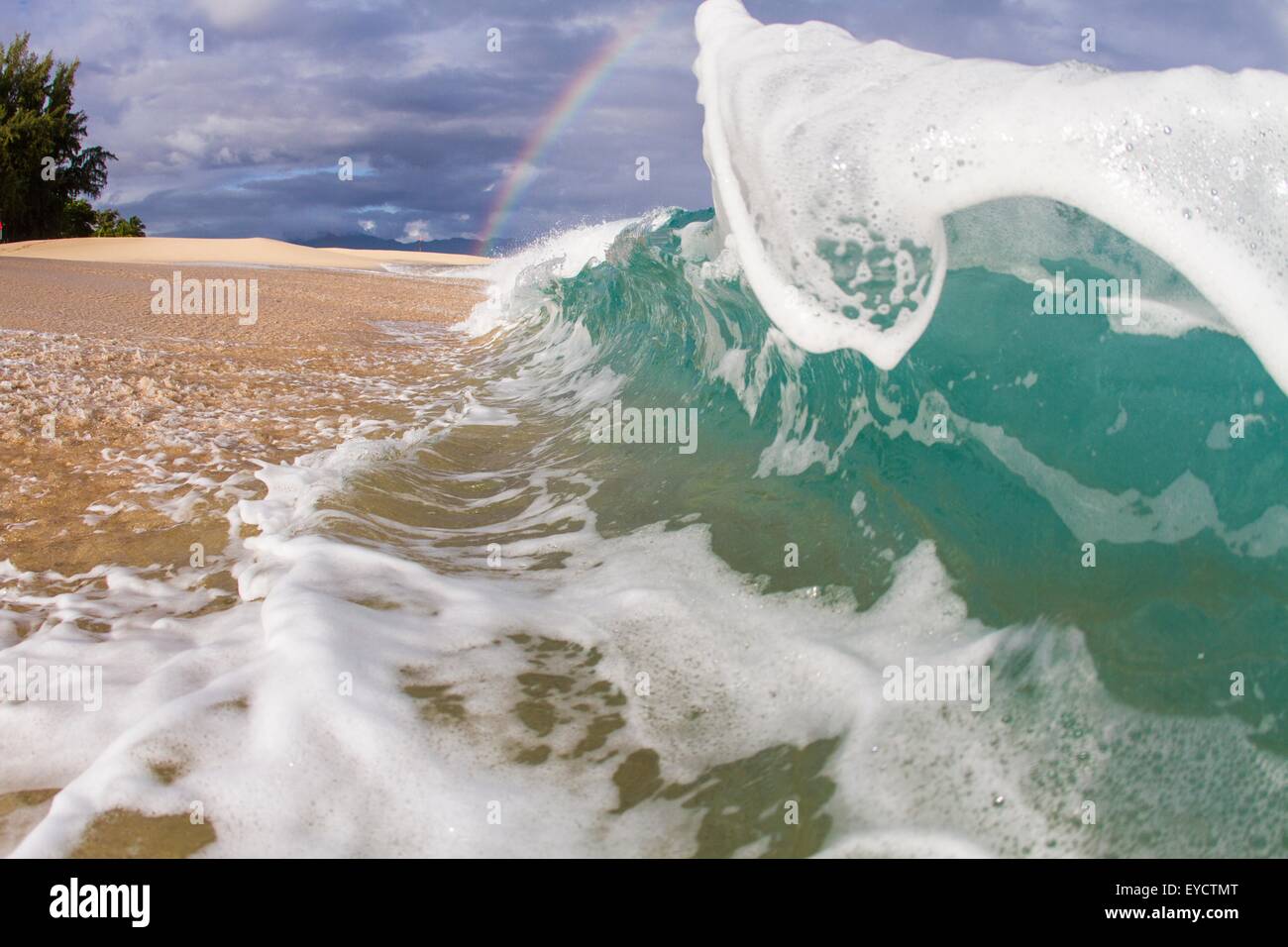 Edge wave hi-res stock photography and images - Alamy