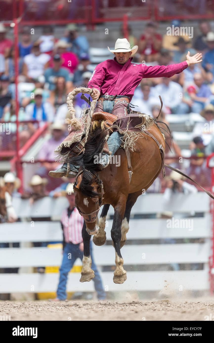Cheyenne, Wyoming, USA. 26th July, 2015. Bareback rider Isaac Diaz ...