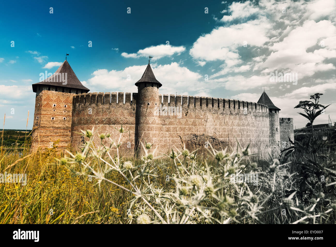 Old stone wall on castle hi-res stock photography and images - Alamy