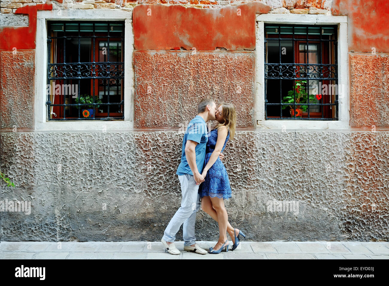 Romantic Couple Italy Kiss High Resolution Stock Photography and Images ...