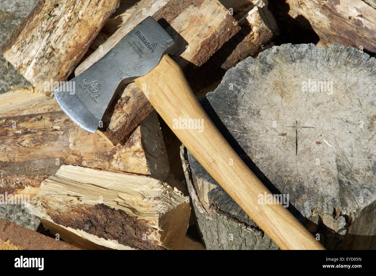 Chopping block axe hi-res stock photography and images - Alamy