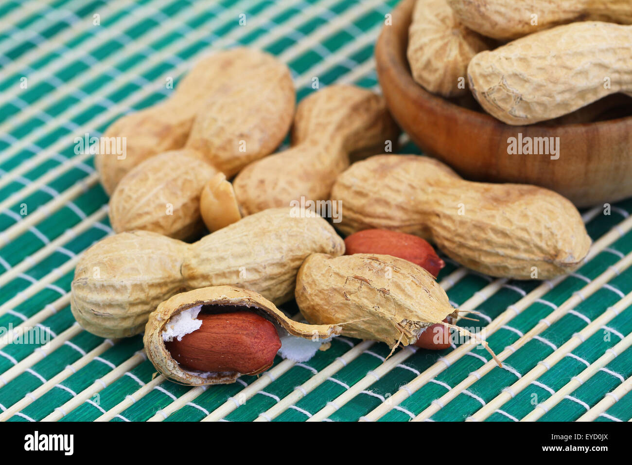 Peanuts with and without shell, close up Stock Photo - Alamy