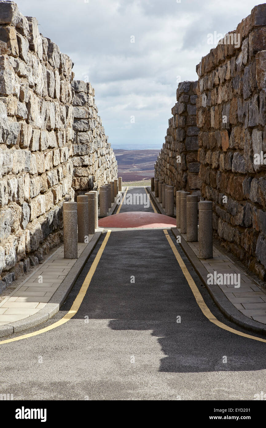 Coldstones Cut sculpture Yorkshire Stock Photo - Alamy