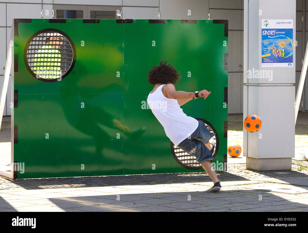 Goal shooting hi-res stock photography and images - Alamy