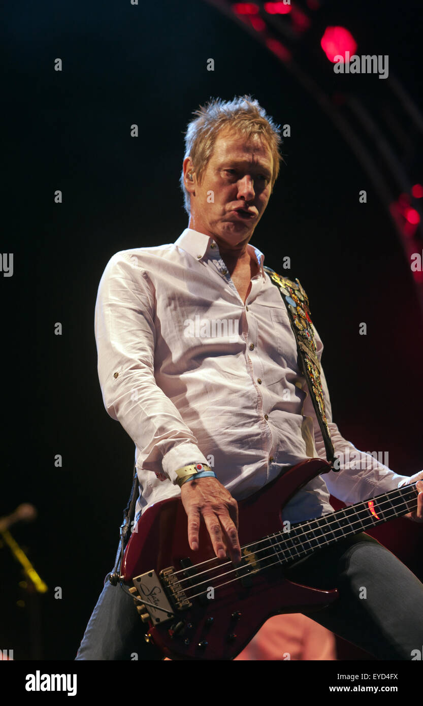 John 'Rhino' Edwards, bassist with Status Quo, entertains a capacity ...