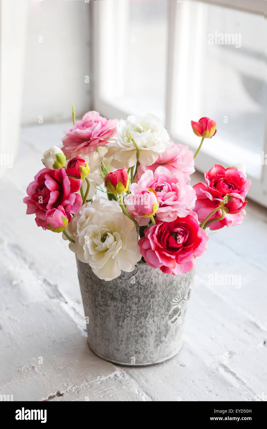 Bouquet of buttercups hi-res stock photography and images - Alamy