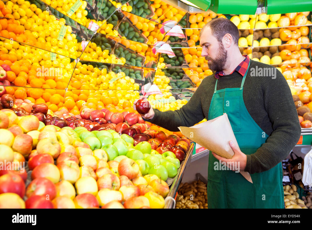 Greengrocers shop selling fruit hi-res stock photography and images - Alamy