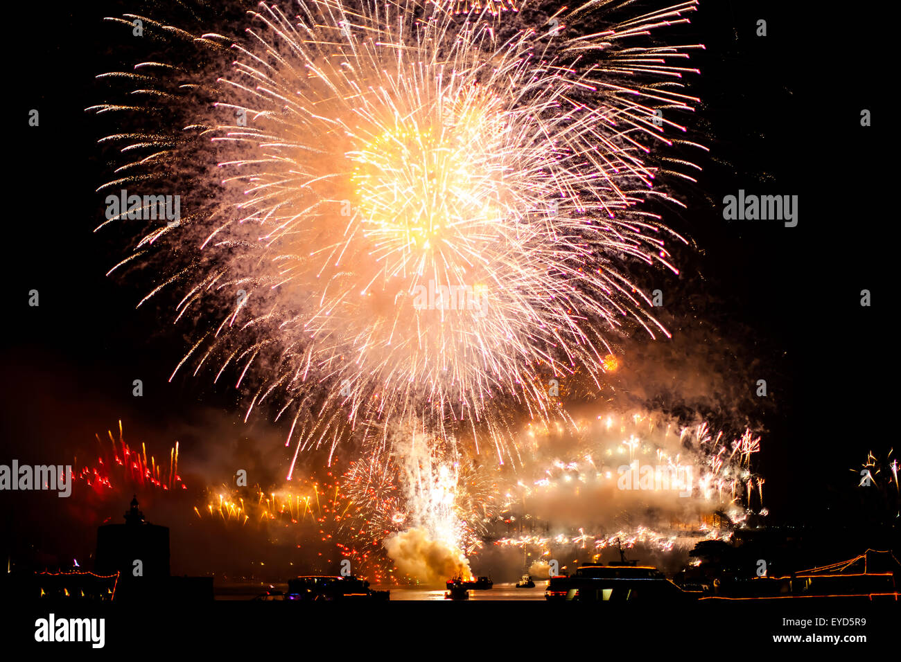 Sydney opera house fireworks hi-res stock photography and images - Alamy