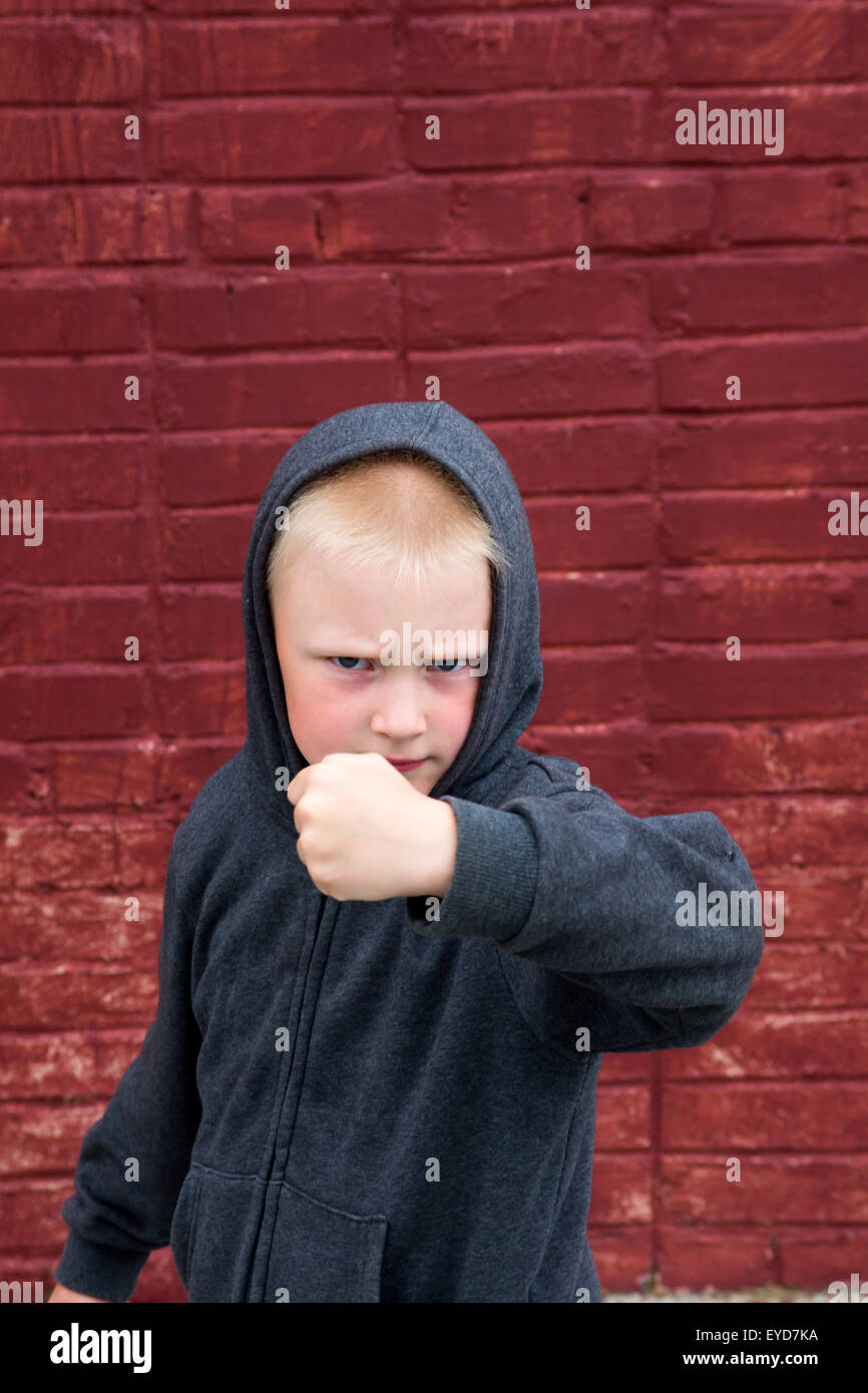 Fighting children hi-res stock photography and images - Alamy
