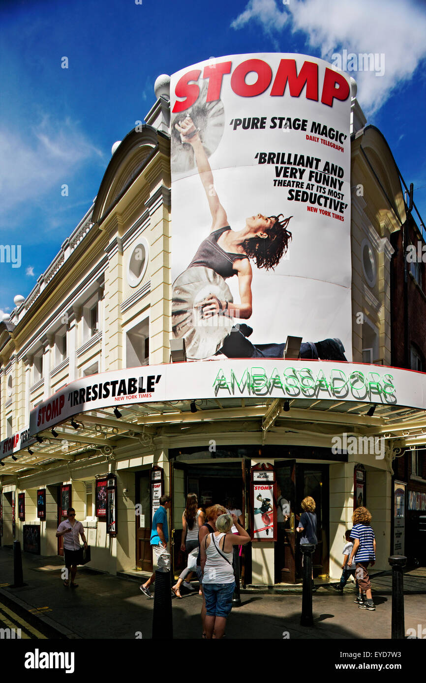 Movie theater exterior front hi-res stock photography and images - Alamy