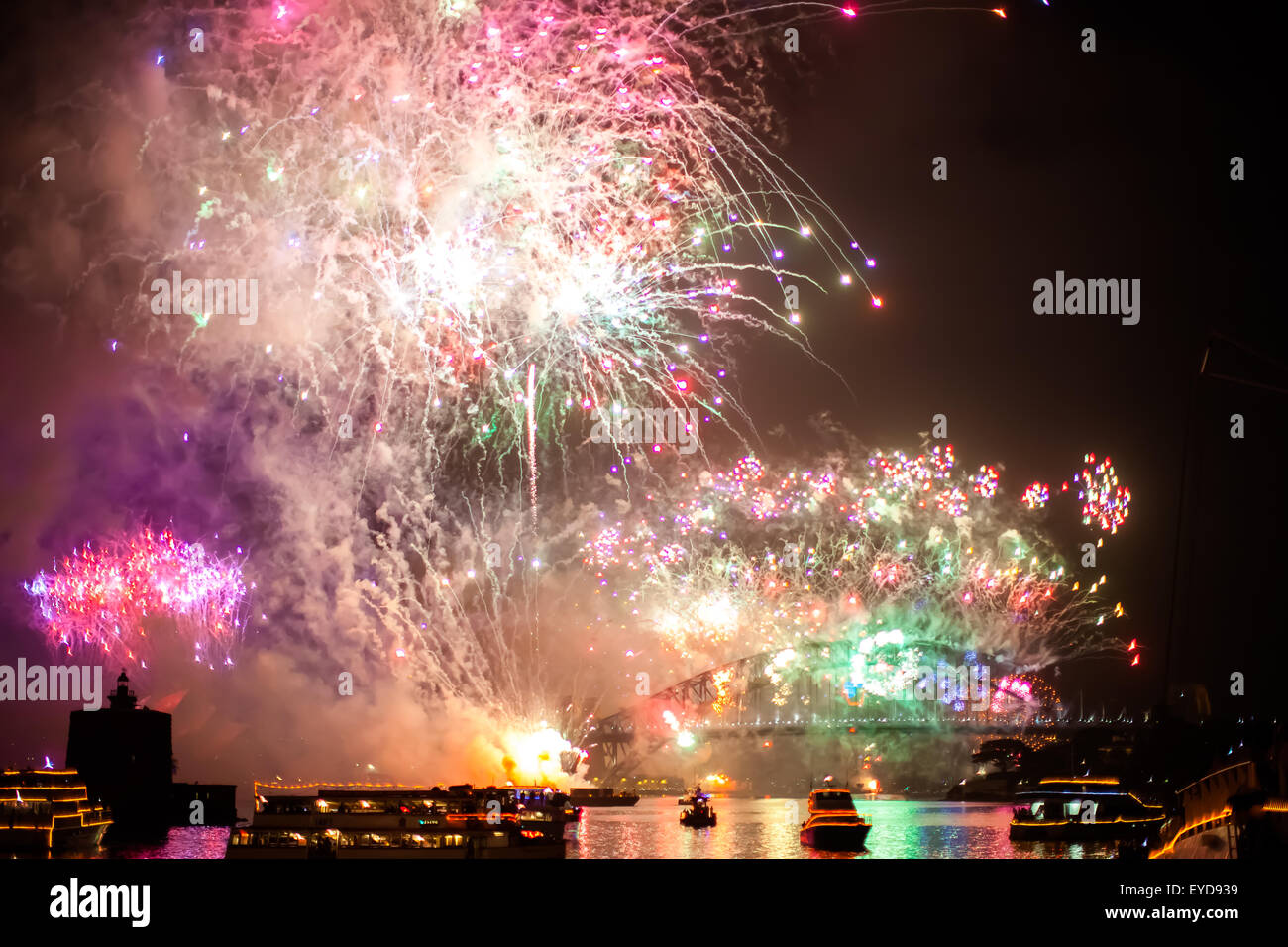 Sydney opera house fireworks hi-res stock photography and images - Alamy