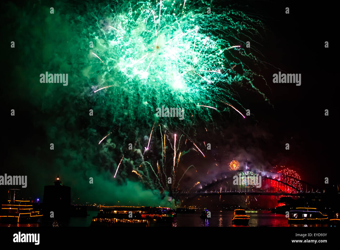 Sydney green fireworks Stock Photo - Alamy