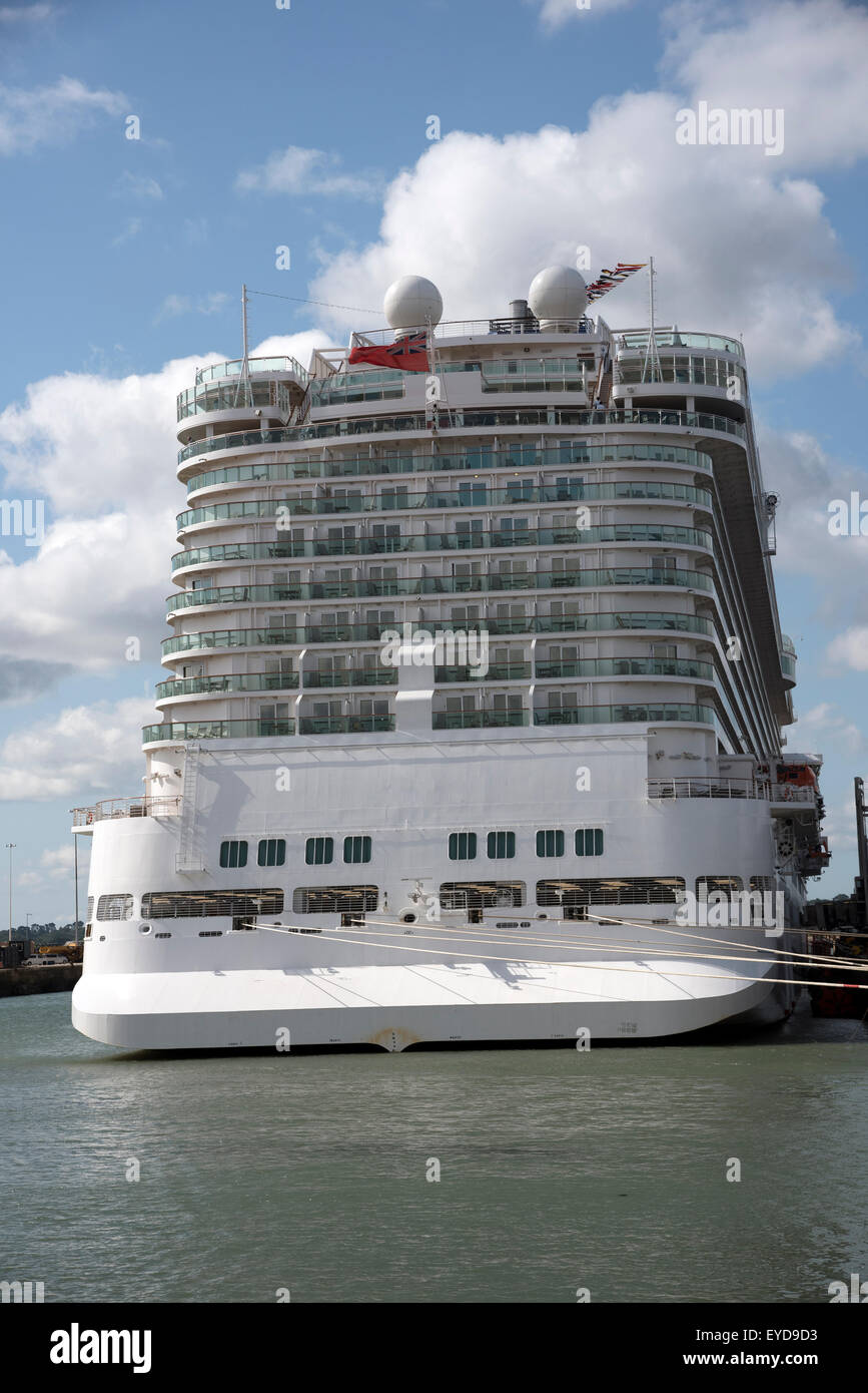 A cruise cruise ship alongside Ocean terminal Port of Southampton ...