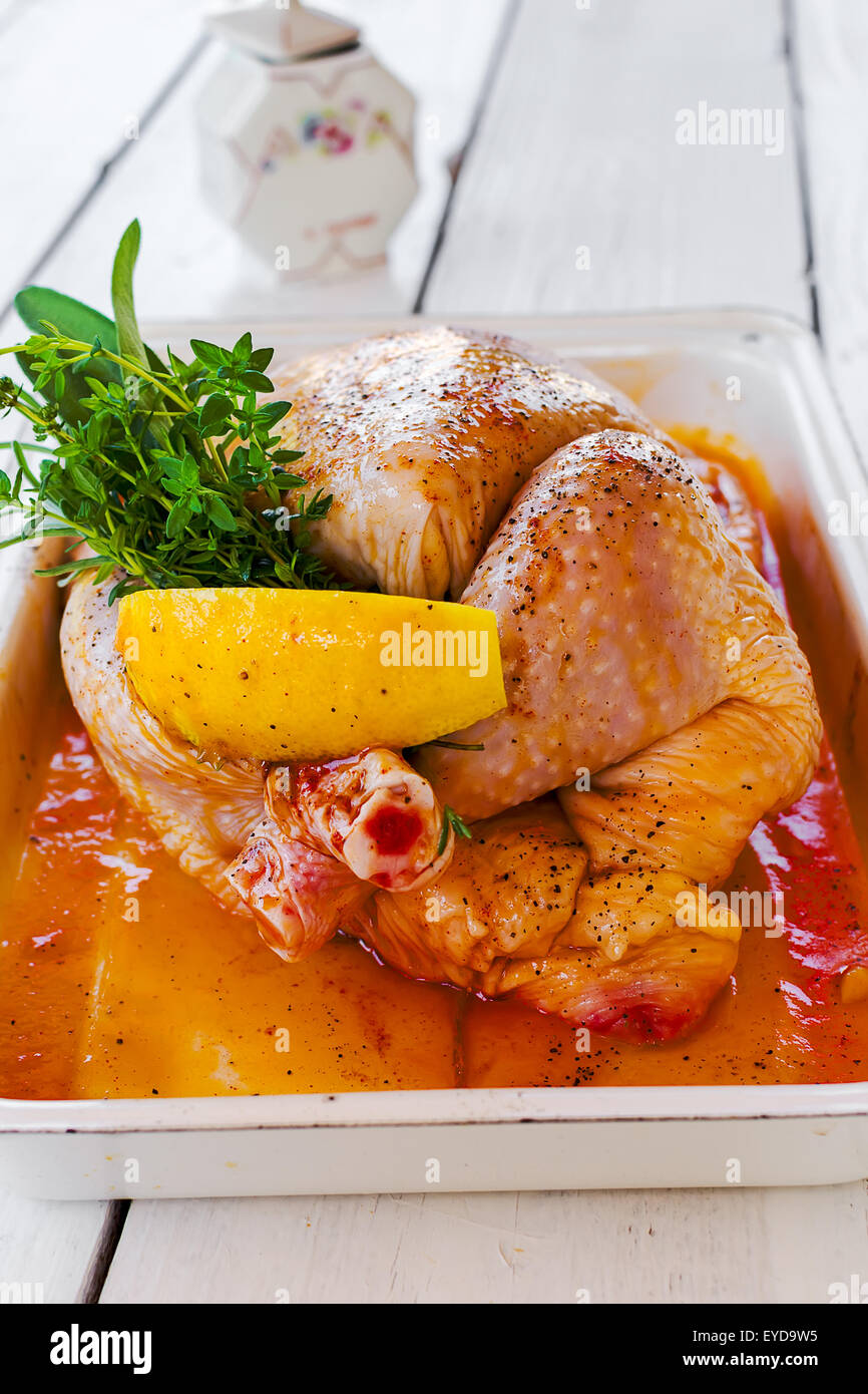 Chicken in tray hi-res stock photography and images - Alamy