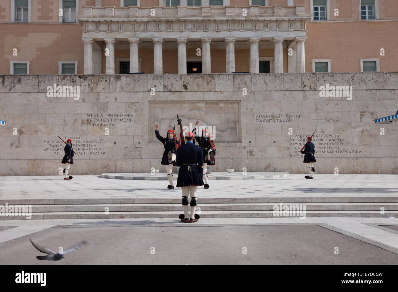 Tsoliades/ Evzones changing the guards at the tomb of the unknown ...