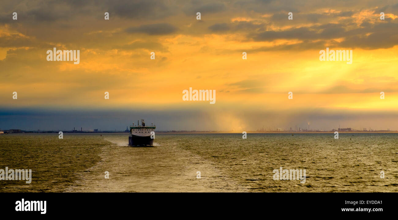 Shipping in the Humber Estuary off the port of Hull, England Stock ...