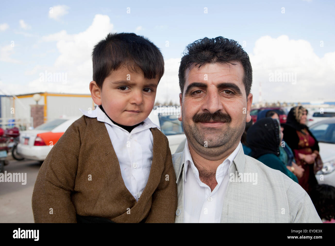 Two iraqi men in traditional hi-res stock photography and images - Alamy