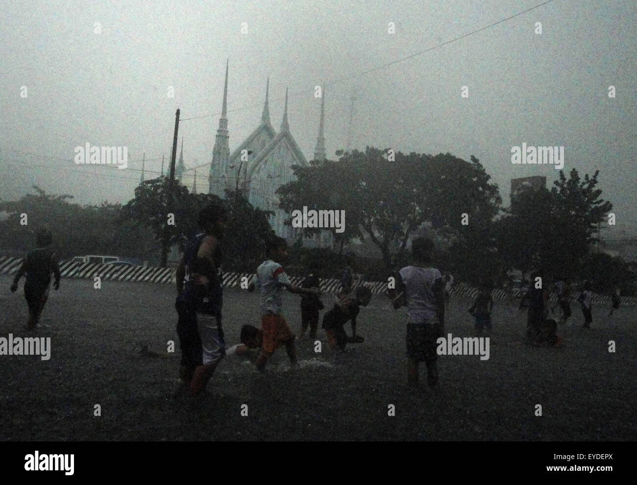 Filipino children play in rain hi-res stock photography and images - Alamy