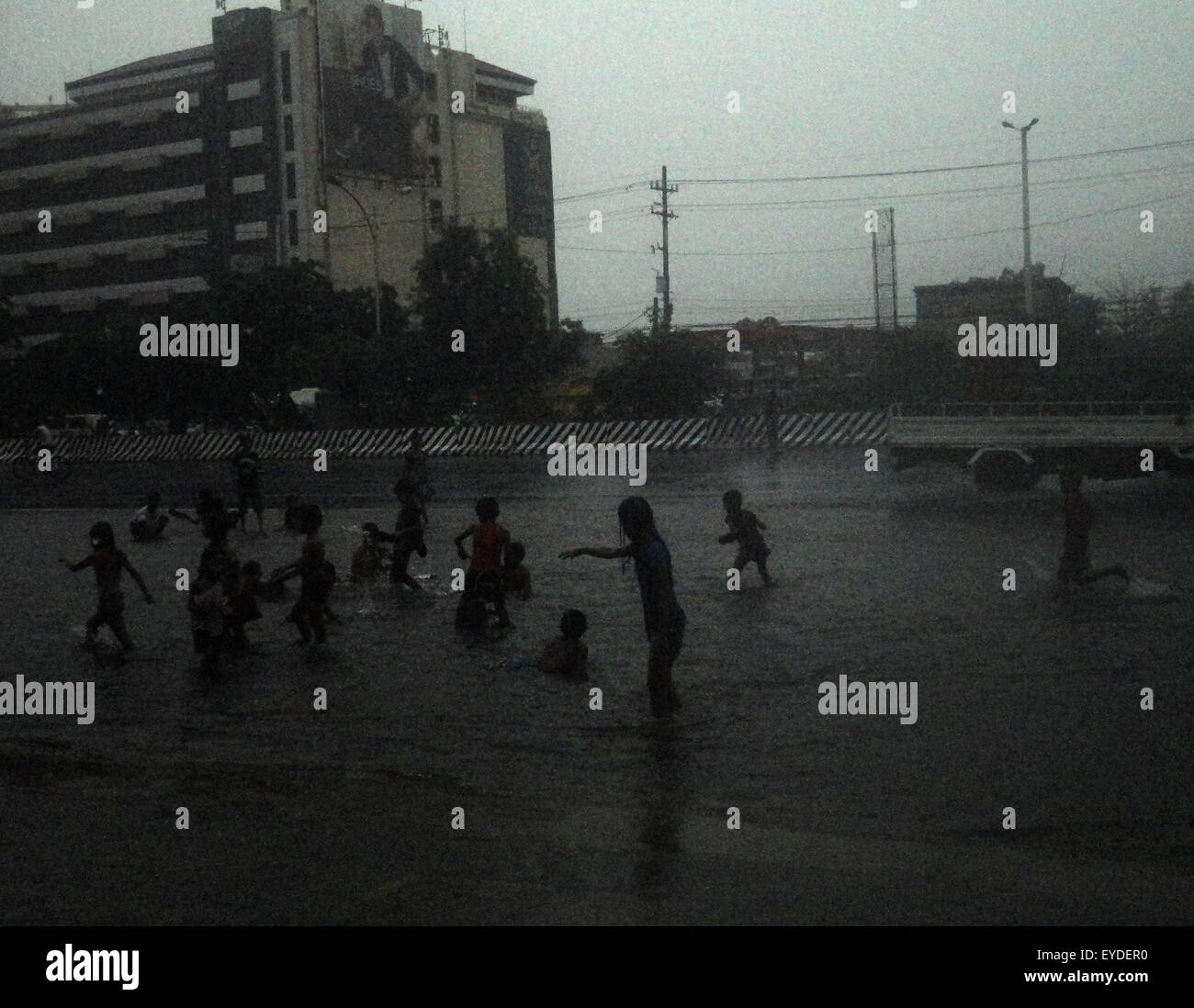 Filipino children play in rain hi-res stock photography and images - Alamy