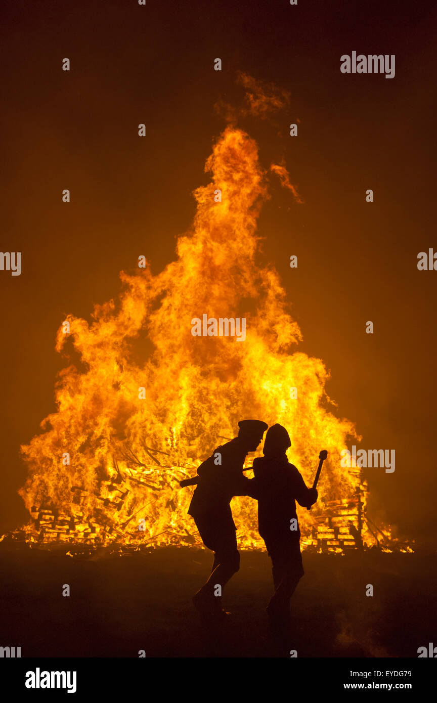 Bonfire night family hi-res stock photography and images - Alamy