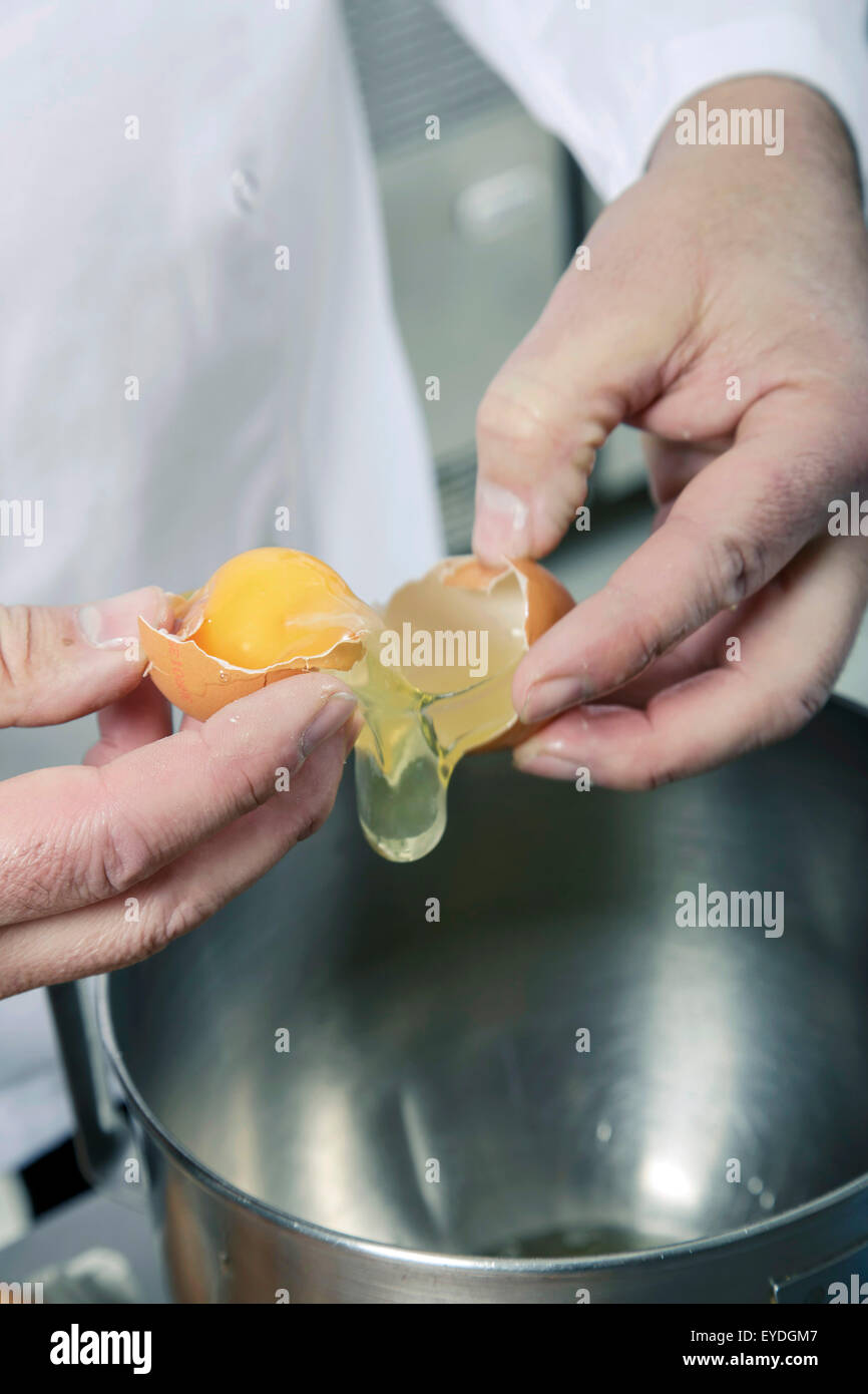 Separating egg yolk and egg white Stock Photo - Alamy