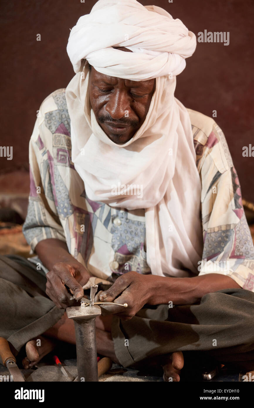 Niger, Sahara Desert, Agadez Region, Tuareg craftman making famous ...