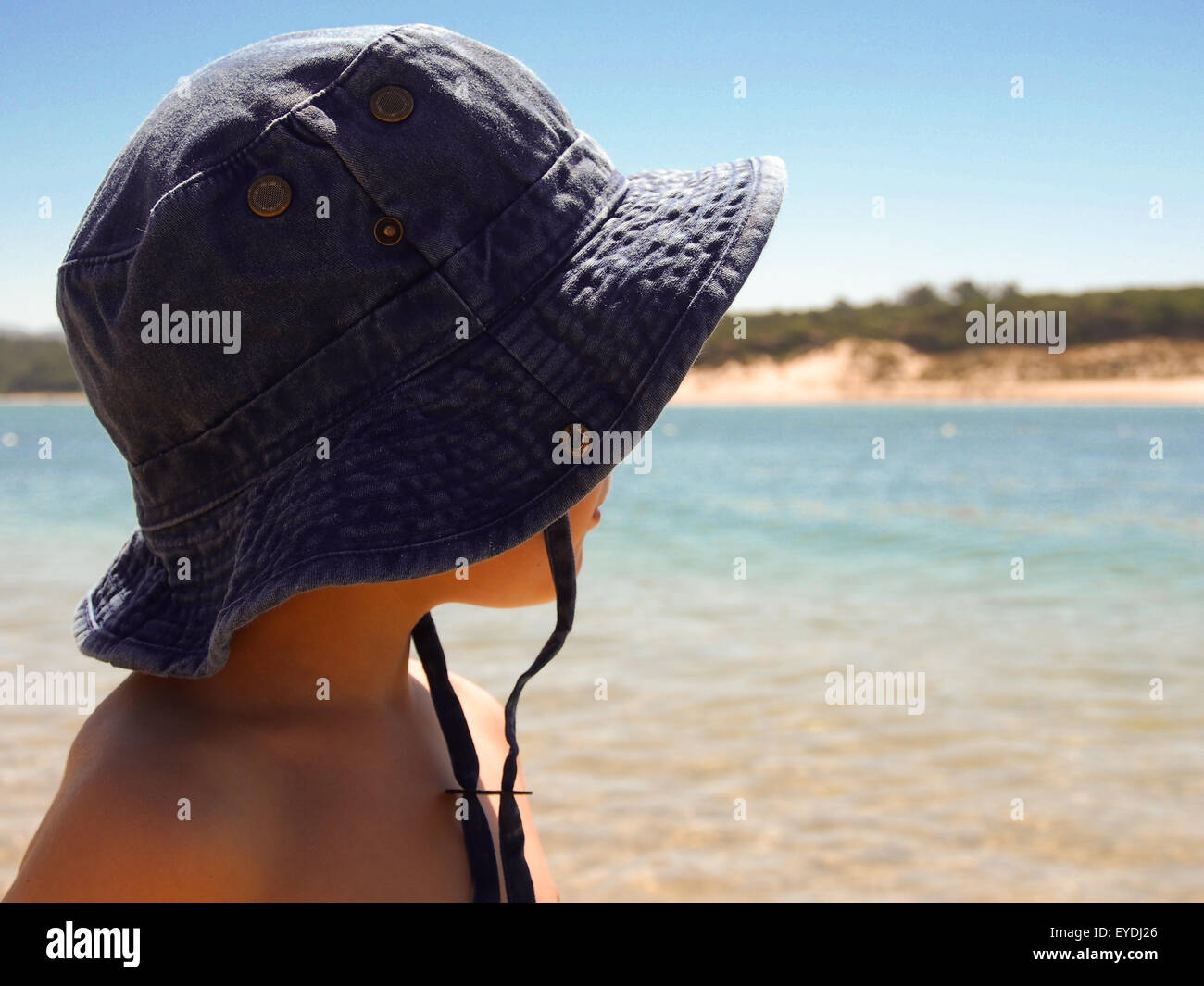 kid on the beach looking at sea Stock Photo - Alamy