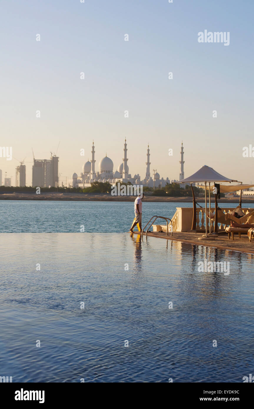 United Arab Emirates, Shangri-la Hotel; Abu Dhabi, View of Shaikh Zayed ...