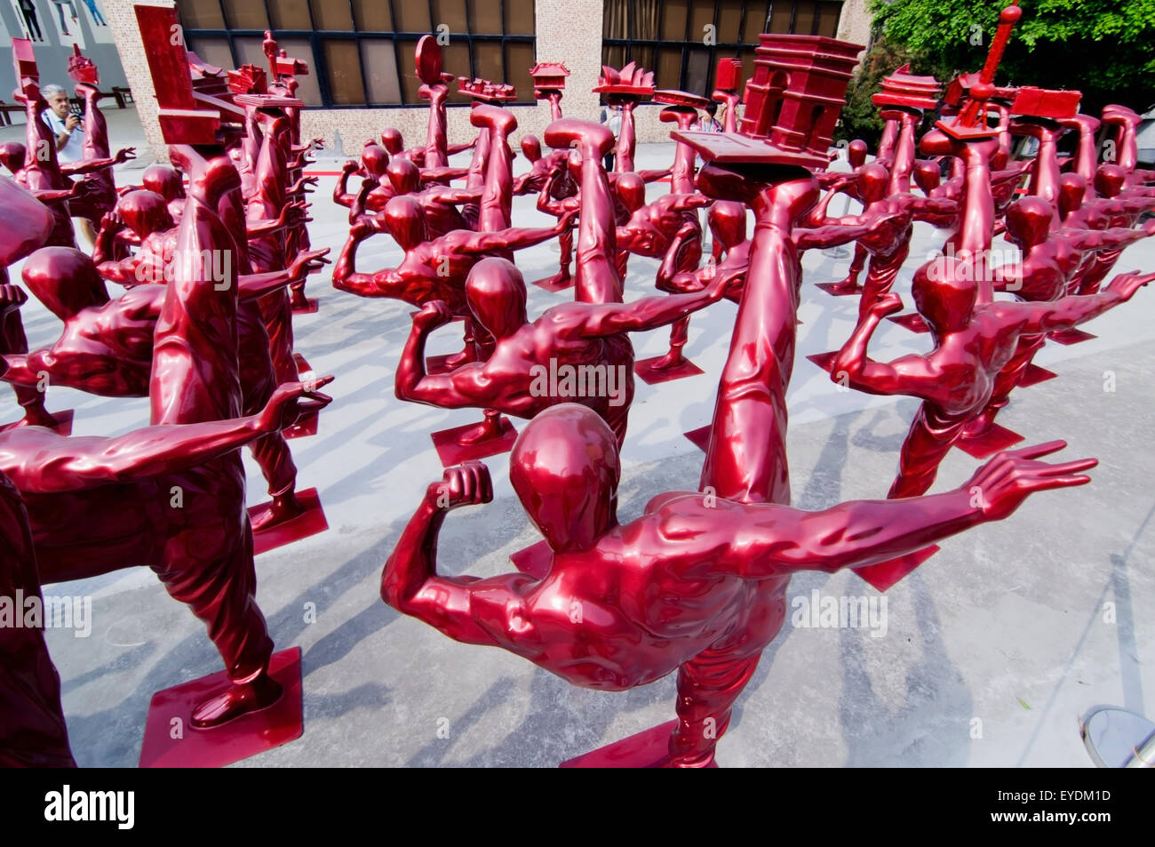 China, Guangdong, Foshan, Bruce Lee statues; Dragon Kiln Nanfeng Stock ...