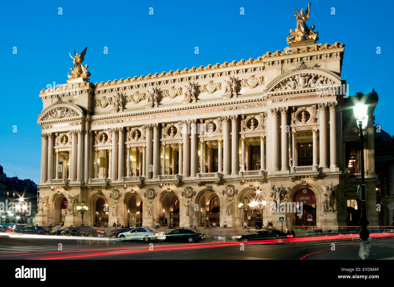 Open air opera paris hi-res stock photography and images - Alamy
