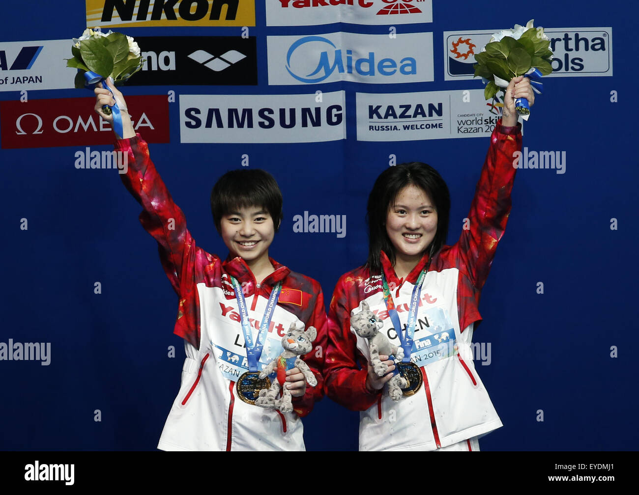 Kazan, Russia. 27th July, 2015. Chen Ruolin (R) and Liu Huixia of China ...