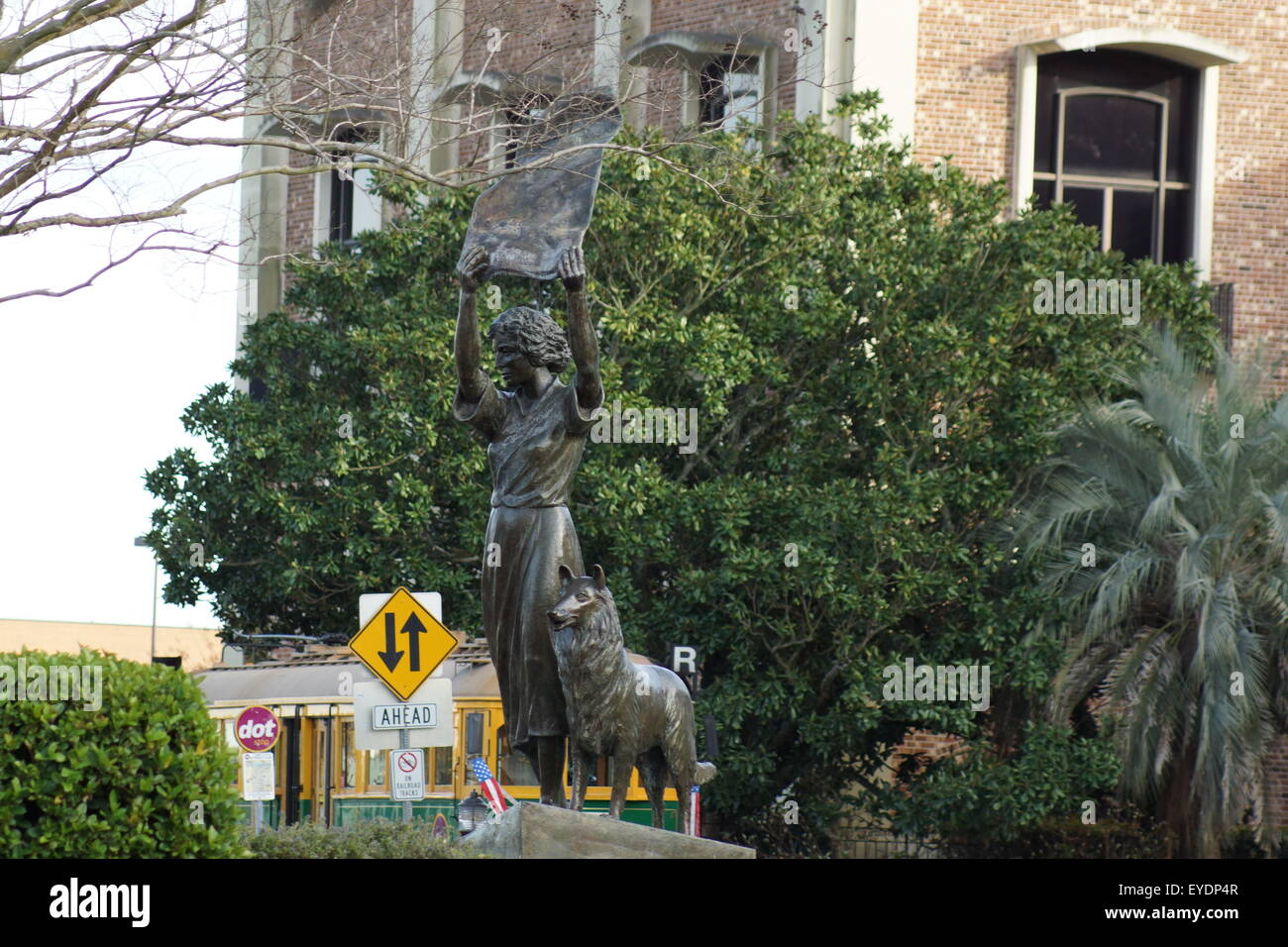 savannah georgia statue woman and dog Stock Photo - Alamy