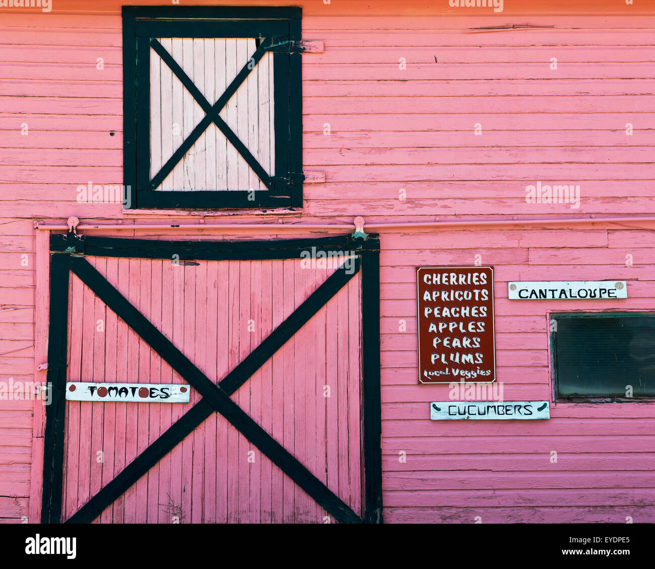 USA, Colorado, Pink barn farm store selling fresh local fruit and ...
