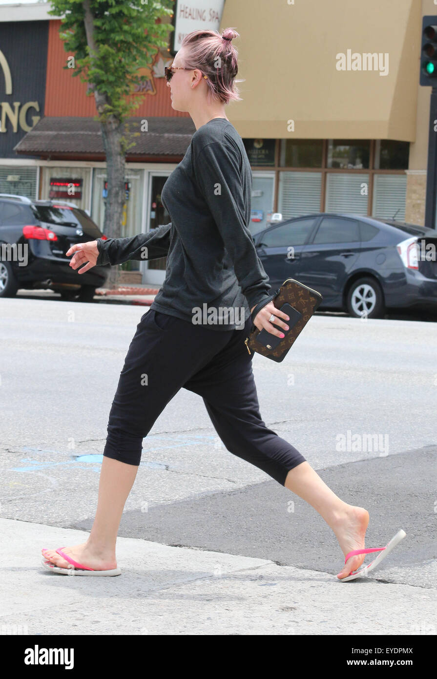 Kaley Cuoco has her eyebrows and hair dyed pink with her hair tied back ...