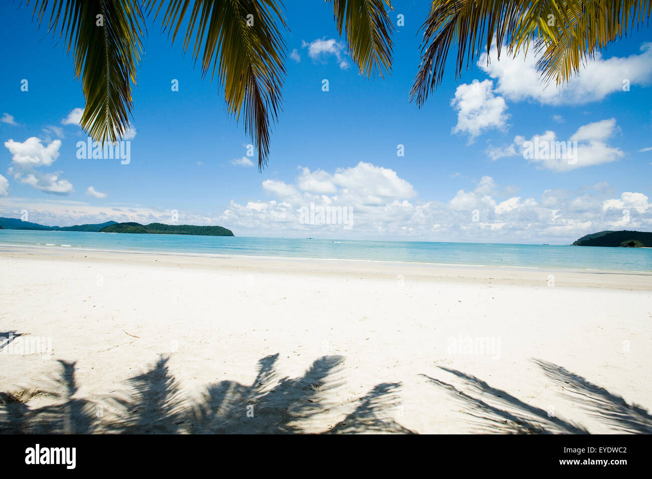 Malaysia, Pantai Cenang (Cenang beach); Pulau Langkawi, White sandy ...
