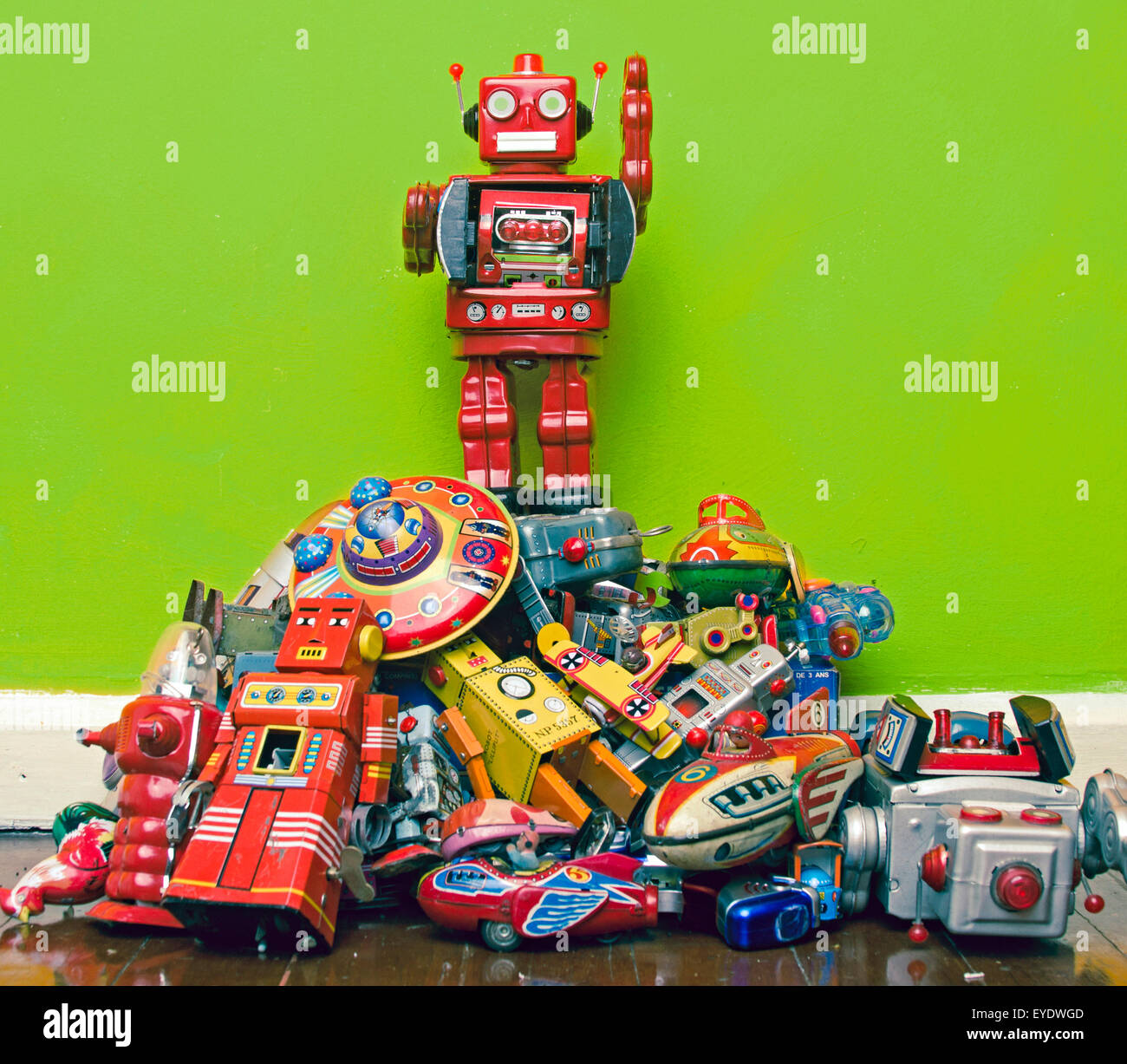Violent robot hi-res stock photography and images - Alamy