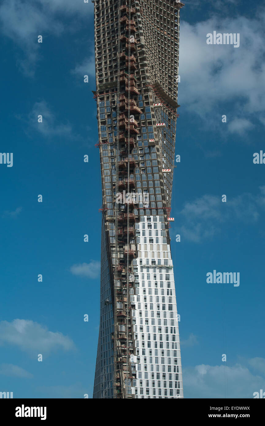 Dubai, Uaeinfinity Tower Under Construction In Dubai Marina (Architects ...