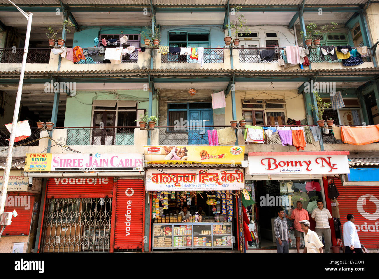 Chawl in mumbai hi-res stock photography and images - Alamy